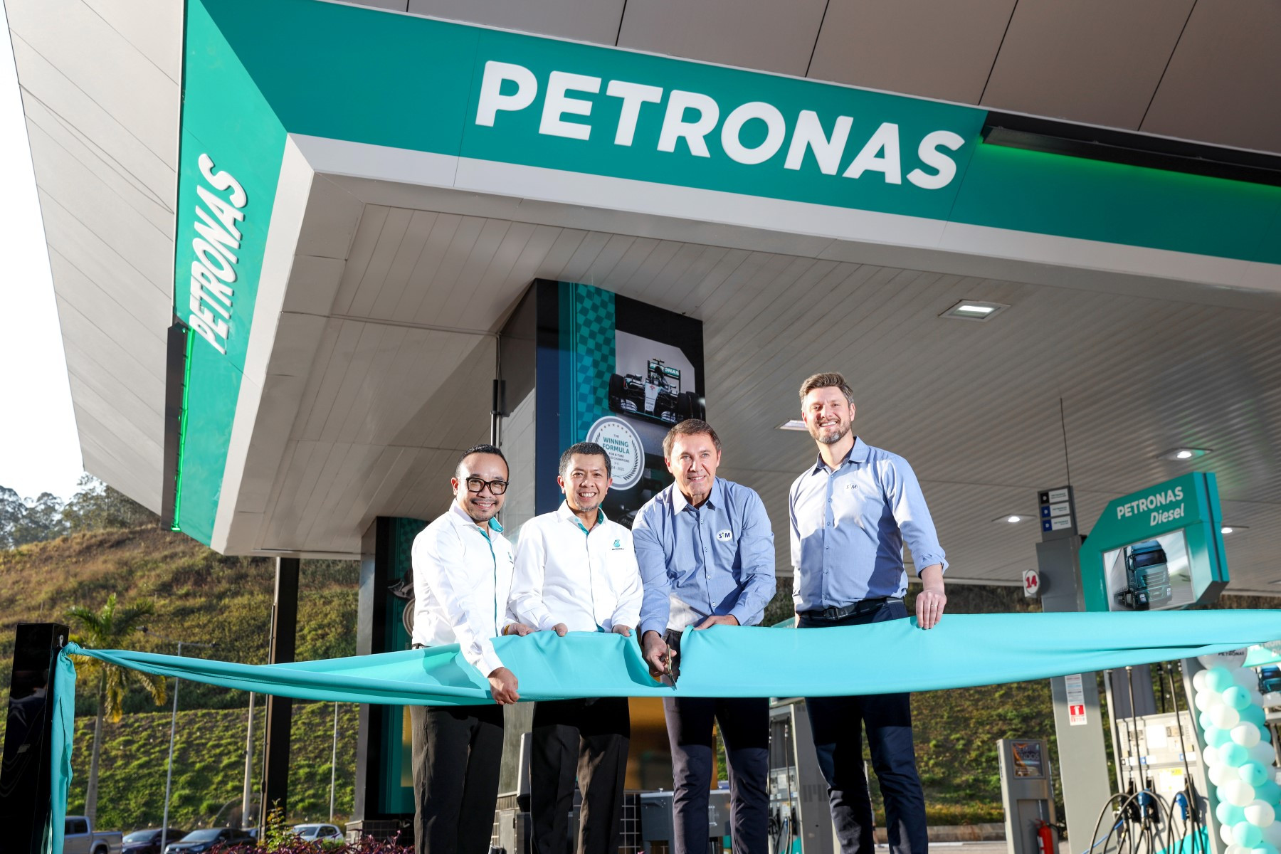PETRONAS Partners with SIM Distribuidora to Pilot Three Fuel Stations in Brazil | PETRONAS Global
